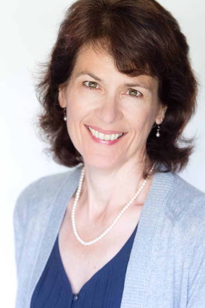 Debra Ruisard - Sensorimotor Psychotherapy Institute